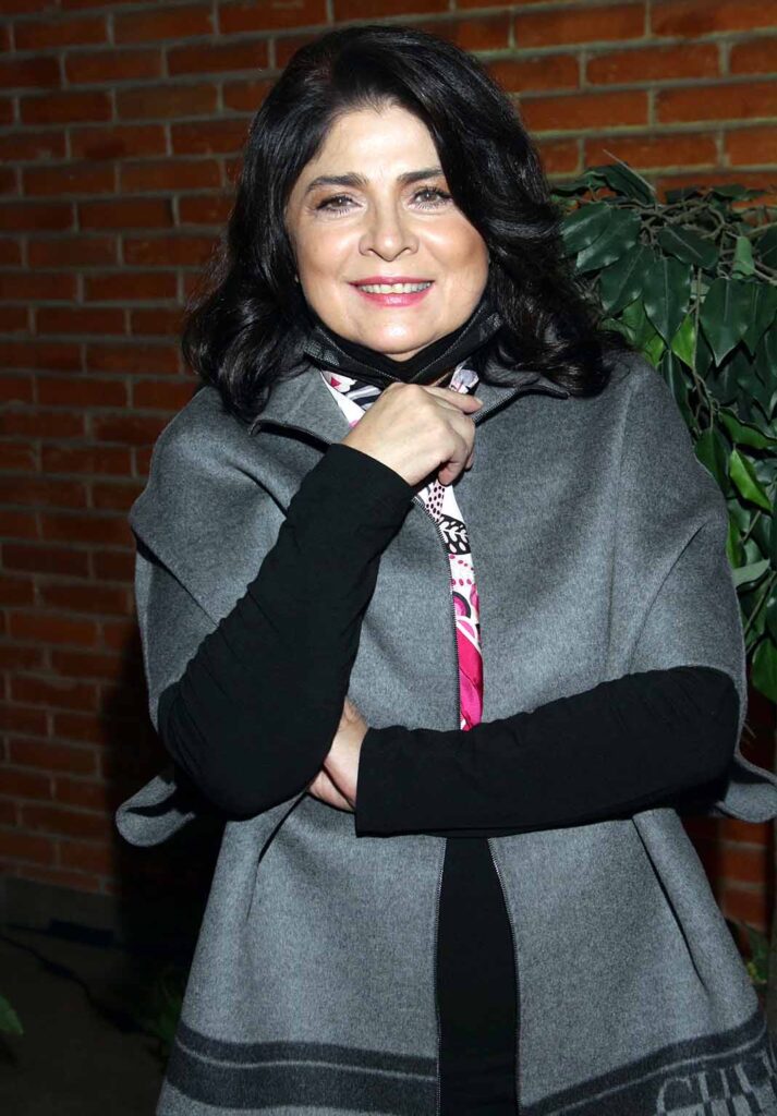 Victoria Ruffo revela el padecimiento que la obliga a usar silla de ...